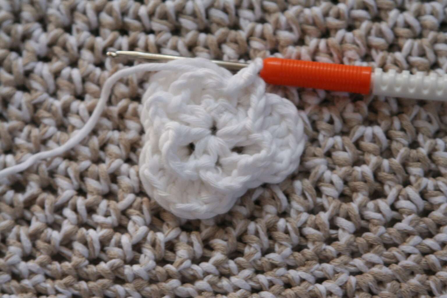 Palarie crosetata; tutorial cu poze si explicatii pas cu pas