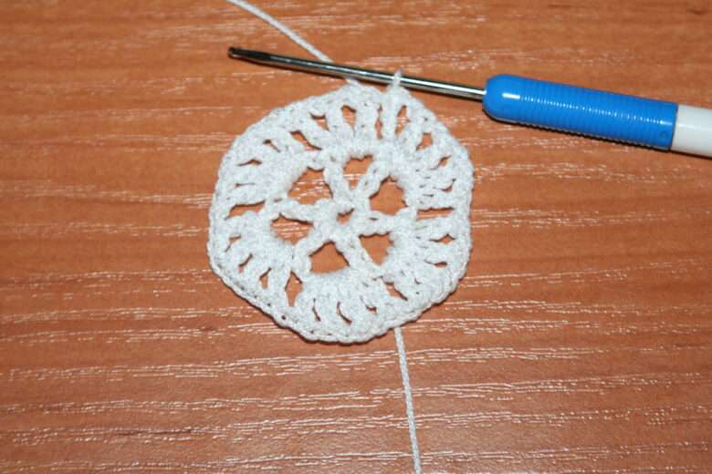 Decoratiuni pentru Craciun; Stelute crosetate, tutorial cu poze si ...