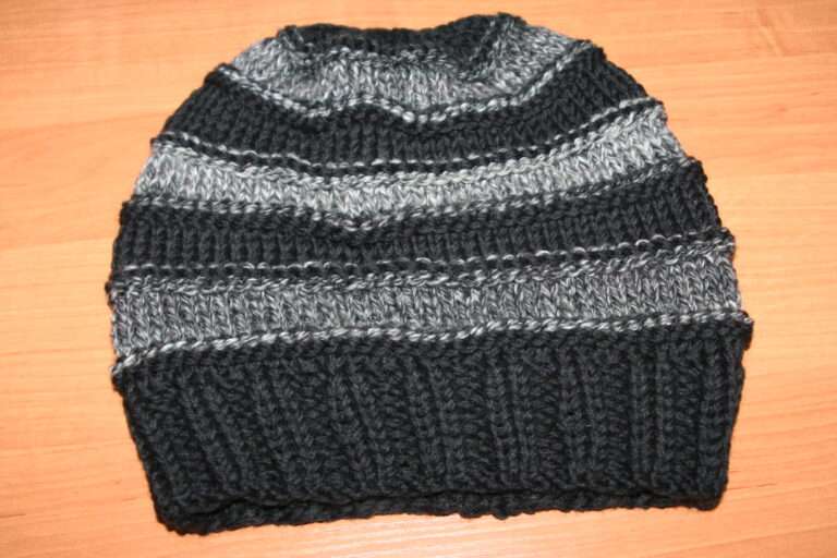 Caciula tricotata pentru barbati; tutorial cu poze si explicatii