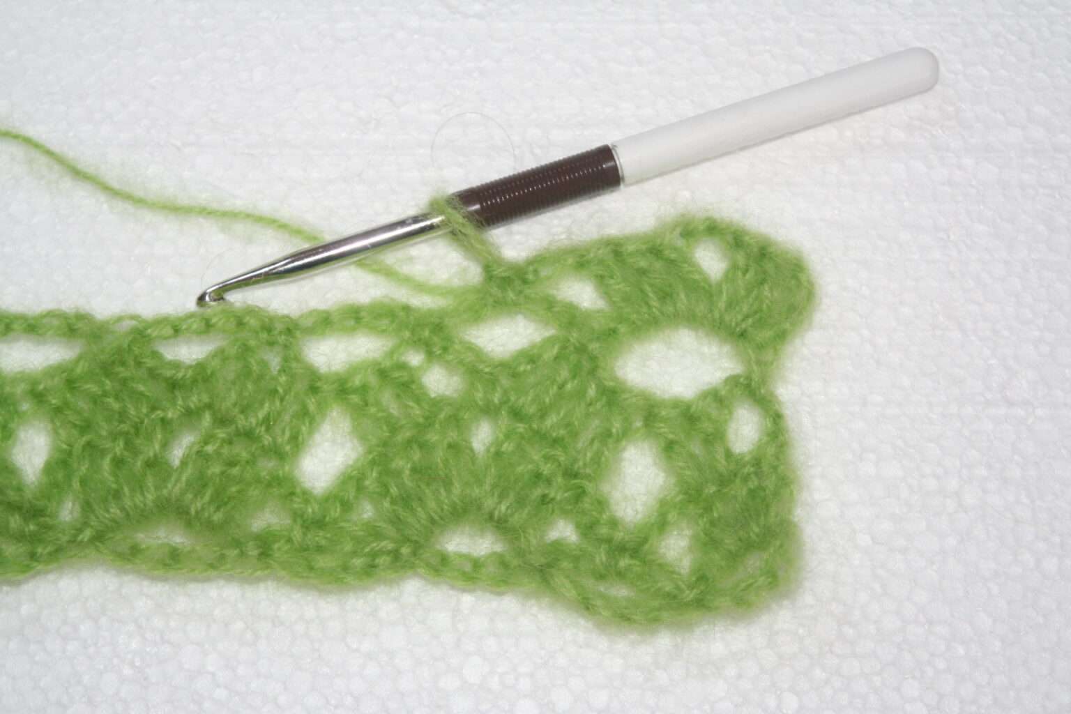 Eșarfă croșetată manual; tutorial cu poze si explicatii pas cu pas